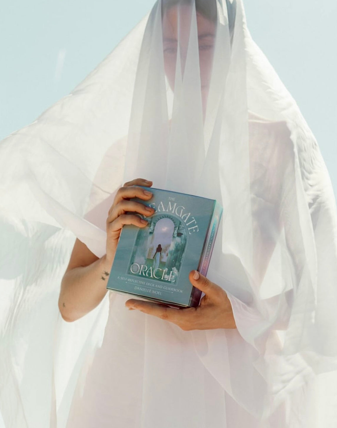 The Dreamgate Oracle: A Self-Reflective Deck and Guidebook - Træd genn