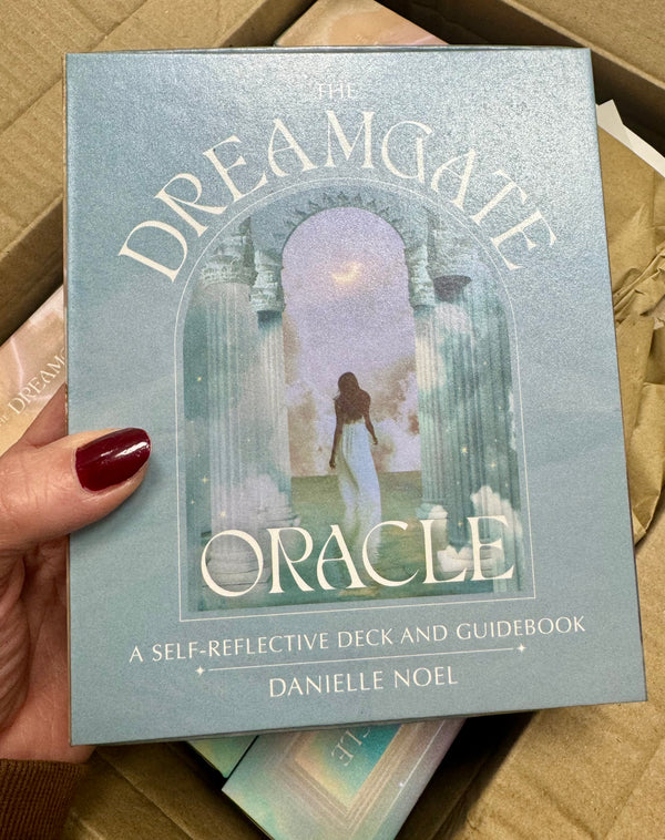 The Dreamgate Oracle: A Self-Reflective Deck and Guidebook - Træd genn
